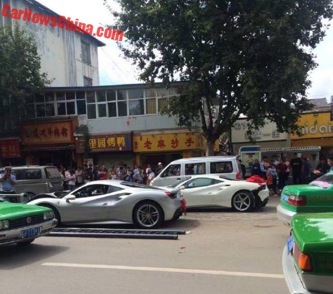 Akıl almaz kaza! Ferrari, Ferrari'ye çarptı