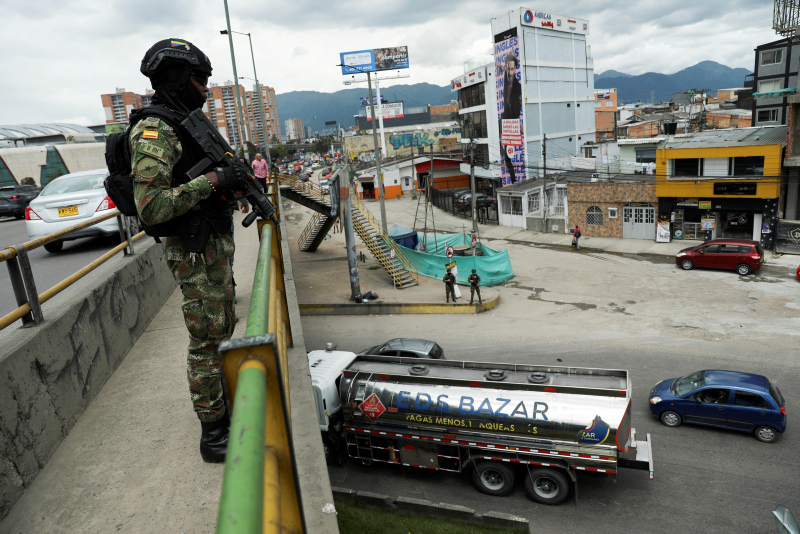 Colombian presidents challenges: military, rebels and markets