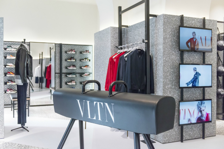 Ve karşınızda Valentino'nun yeni erkek koleksiyonu: VLTN